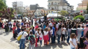 "Γέμισε" μουσικές η πόλη της Ξάνθης. Σκηνές με μαθητές για το Φεστιβάλ ...